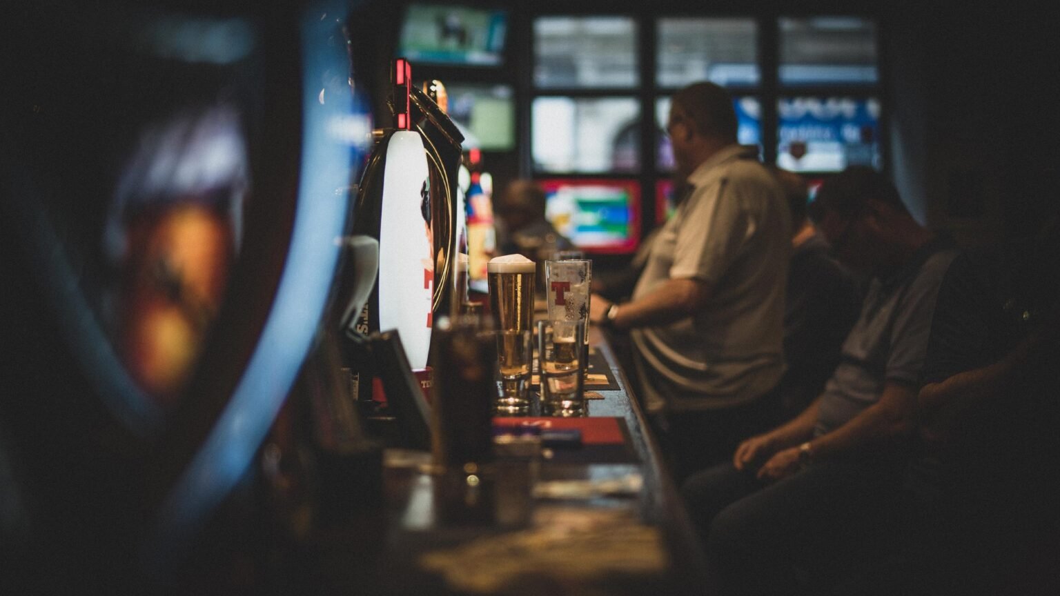 The Crown Bar – Modern sports bar located in the heart of Bellshill.